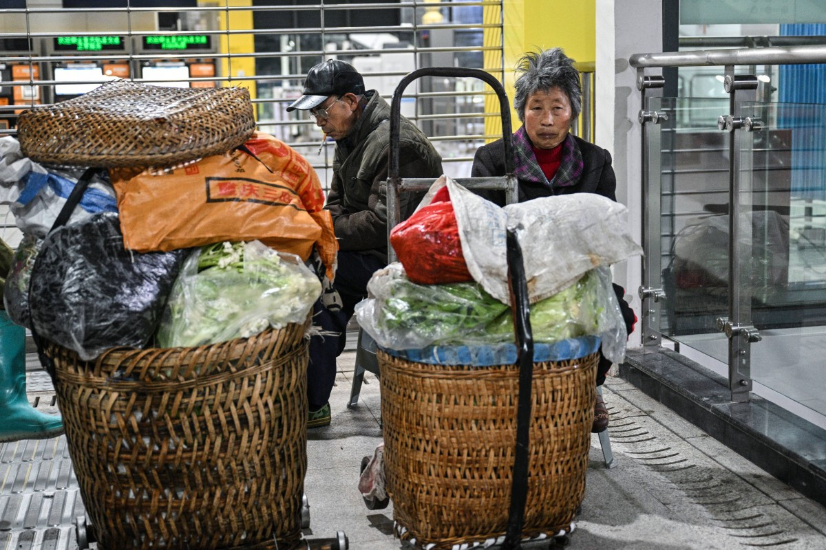 Jusoor Post » Mind the wage gap: China's subway farmers highlight ...